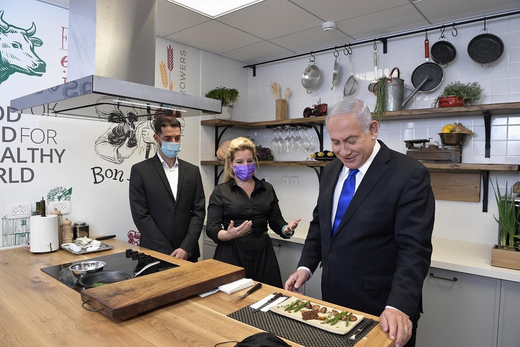 Israel’s Prime Minister Tastes a Cultivated Steak - TechRound