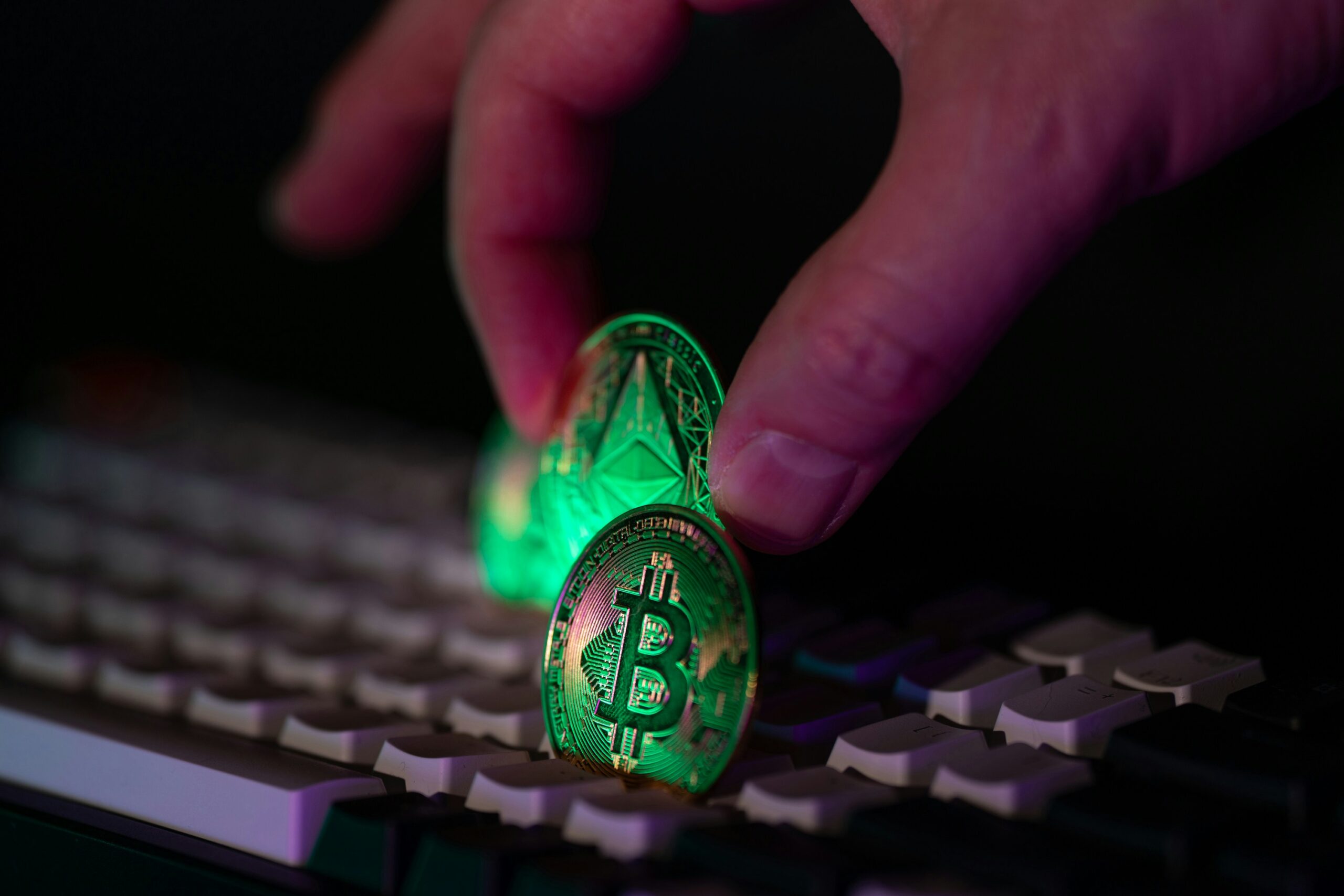 Coinbase Faces Cyberattack Where Workers Were Bribed To Give Out Data ...