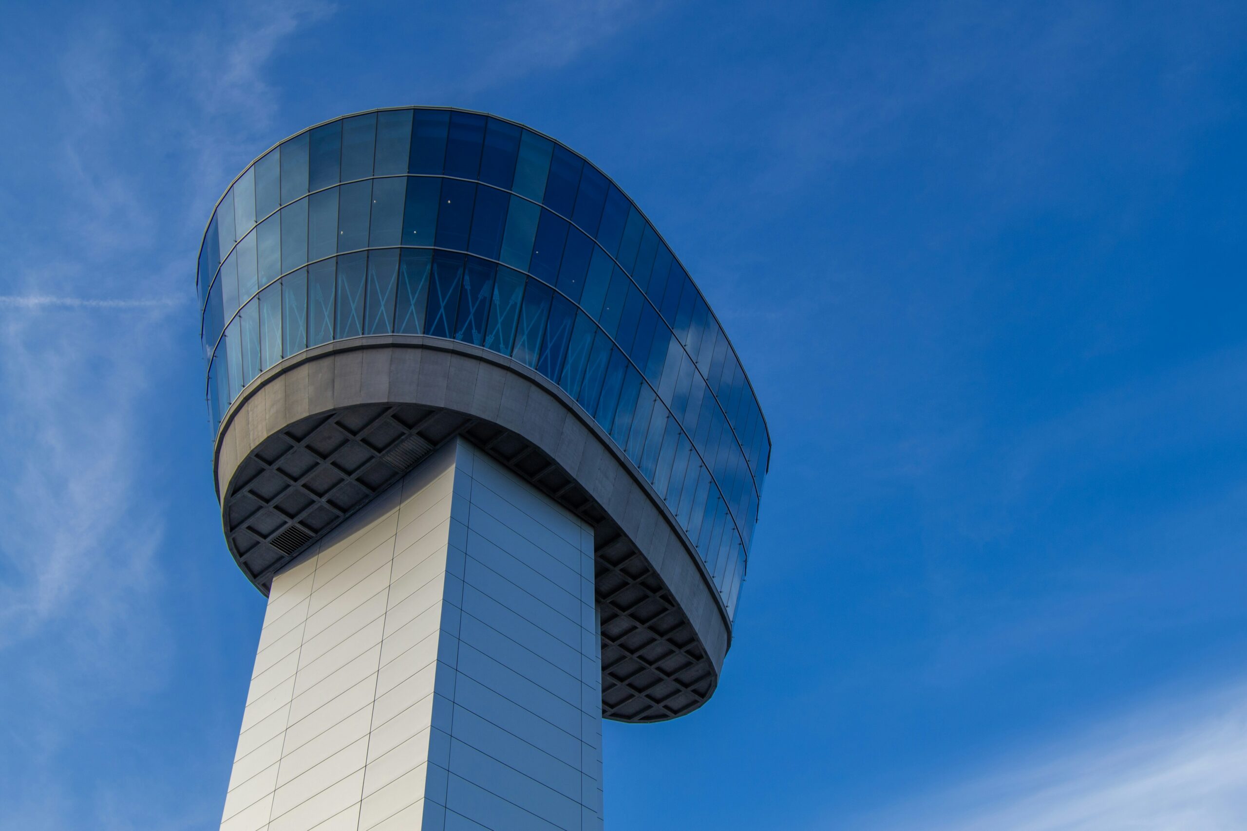 How Does Air Traffic Control Technology Work? - TechRound