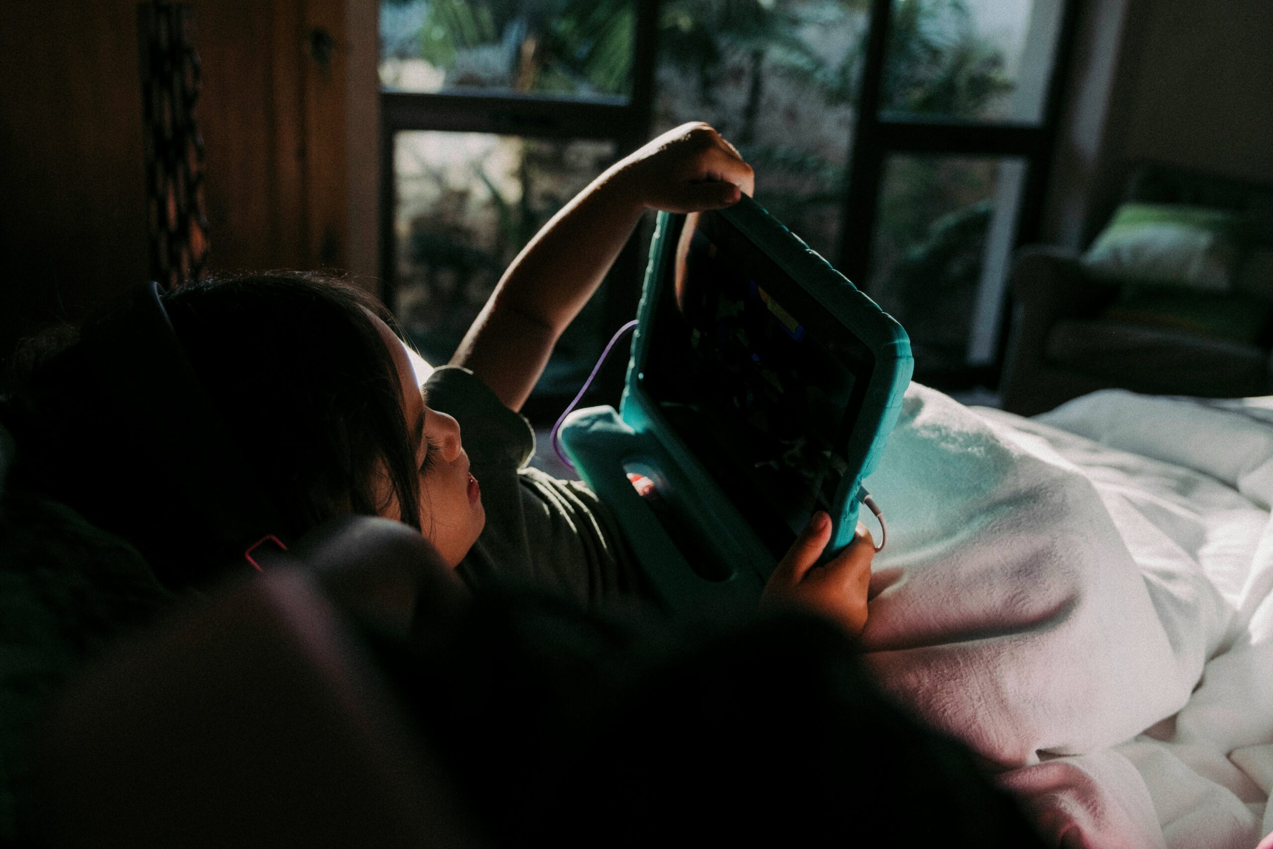 How Can Parents Limit Kids’ Screen Time This Festive Season? - TechRound